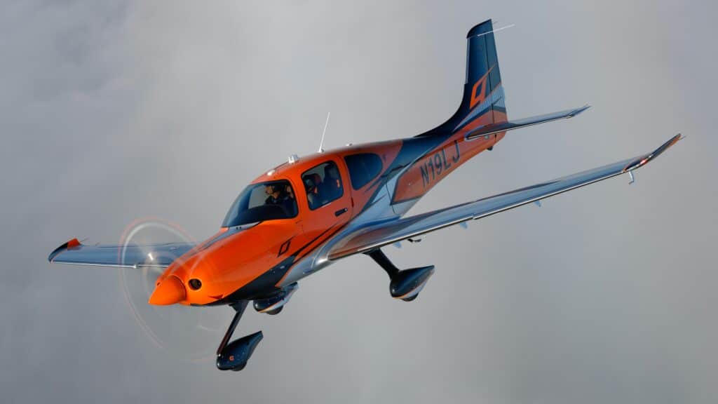 Cirrus Aircraft Celebrates 9,000 SR Series Deliveries with Destination ...